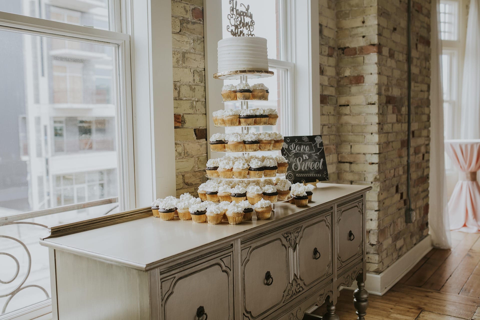 Top Wedding Cake Display Tips| Blog | Fabulous Functions UK